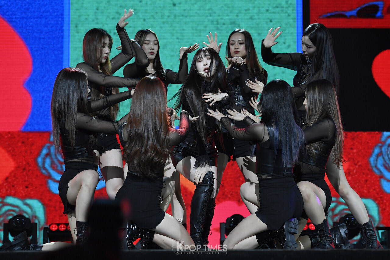 [포토] 뱀파이어가 된 이채연 'HUSH RUSH'무대