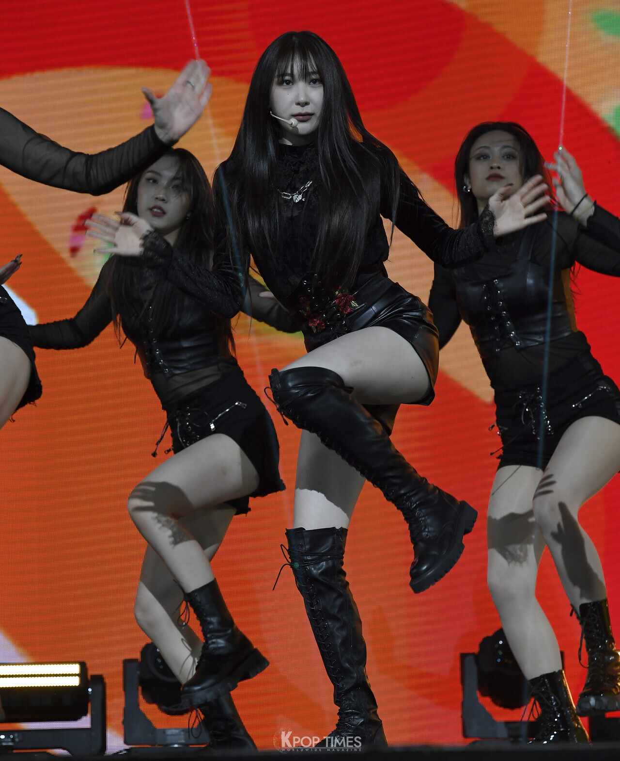 [포토] 뱀파이어가 된 이채연 'HUSH RUSH'무대